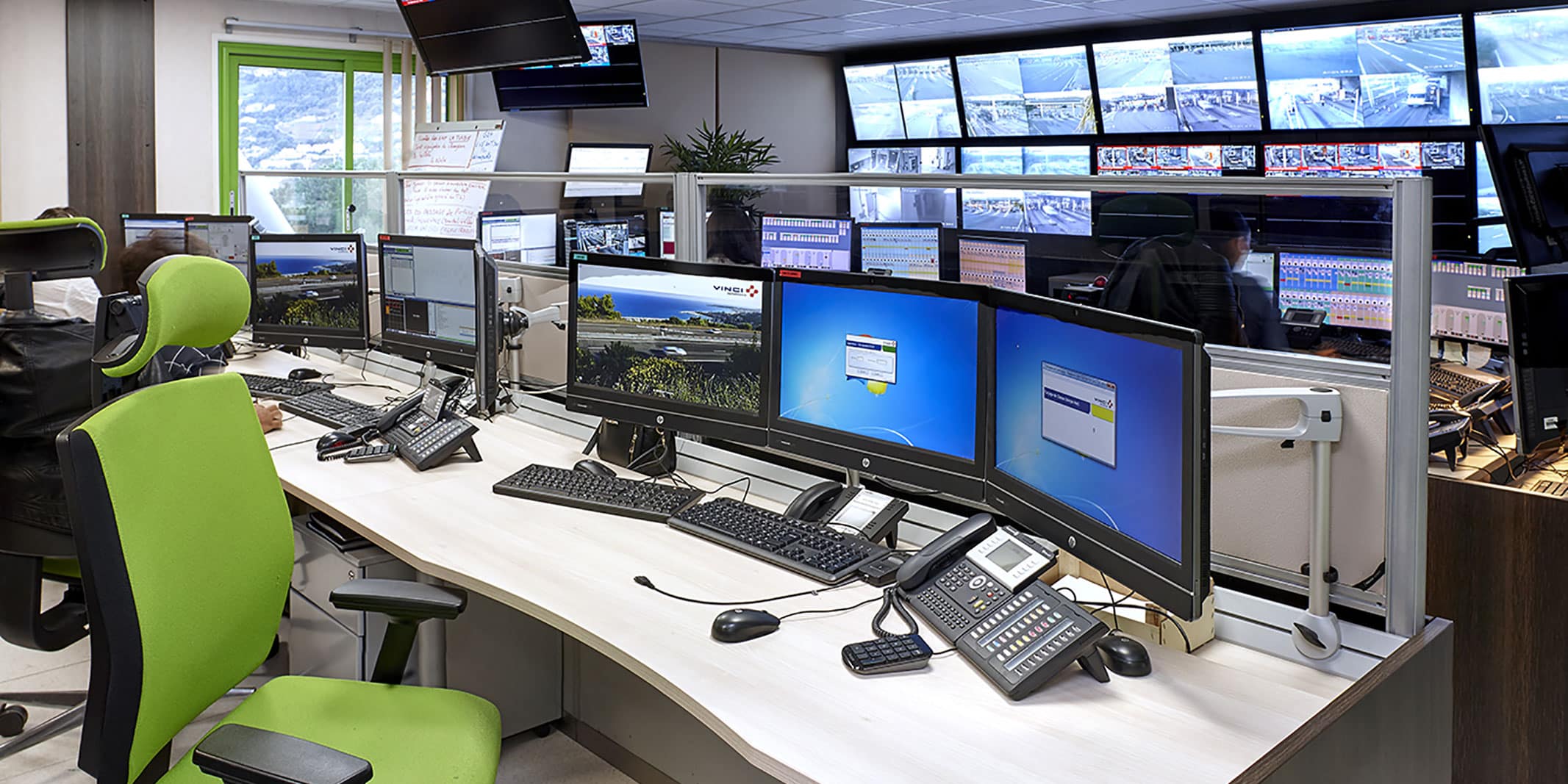 Salle de contrôle, salle de supervision, mobiliers technique